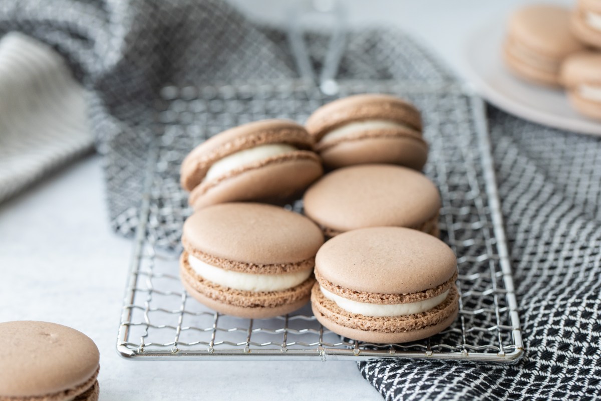 Cocoa Vanilla Macarons - Hungry Little Asian Girl